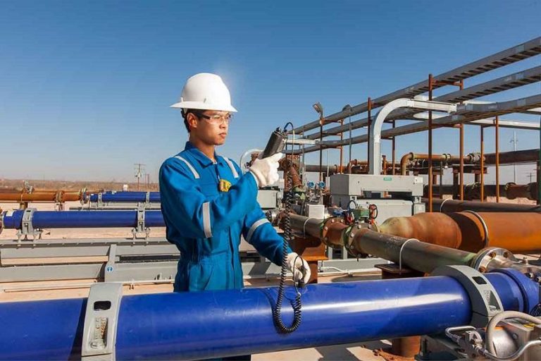 Saudi Aramco awards oil field drilling contracts to US-based SLB - GCC ...